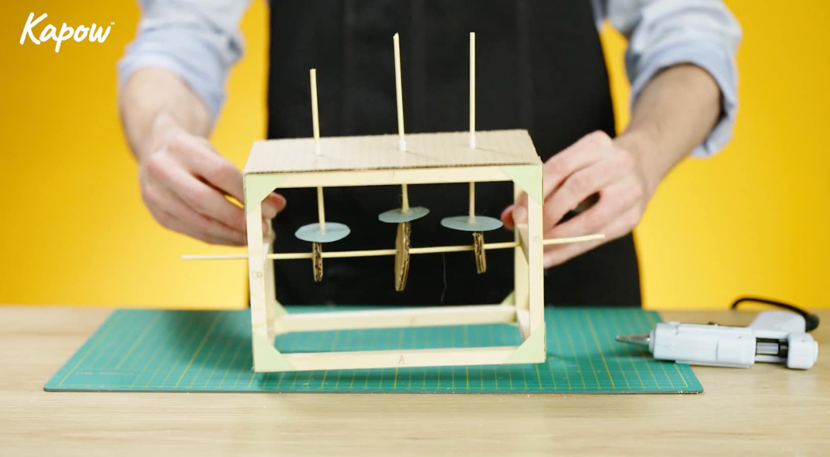 Teacher video: Experimenting with cams - Kapow Primary